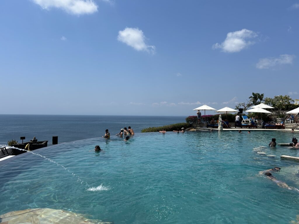 Single Fin Beach Club Bali Review: Does Cliffside Drinking Make For A ...